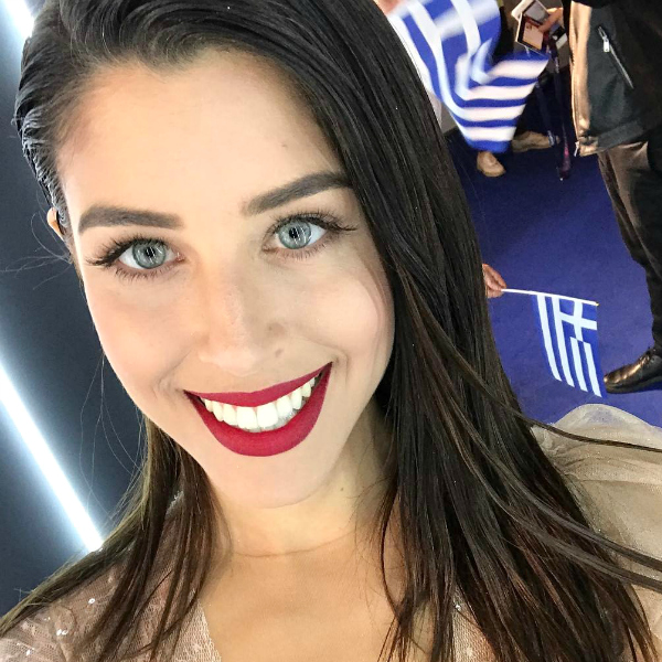 Η Demy φόρεσε στη Eurovision το αγαπημένο κόκκινο κραγιόν της Ελένης ...