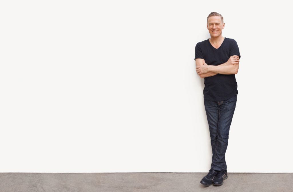 "Δεν περνάω τη ζωή μετανιώνοντας"- Ο Bryan Adams σε μια συνέντευξη εφ ...