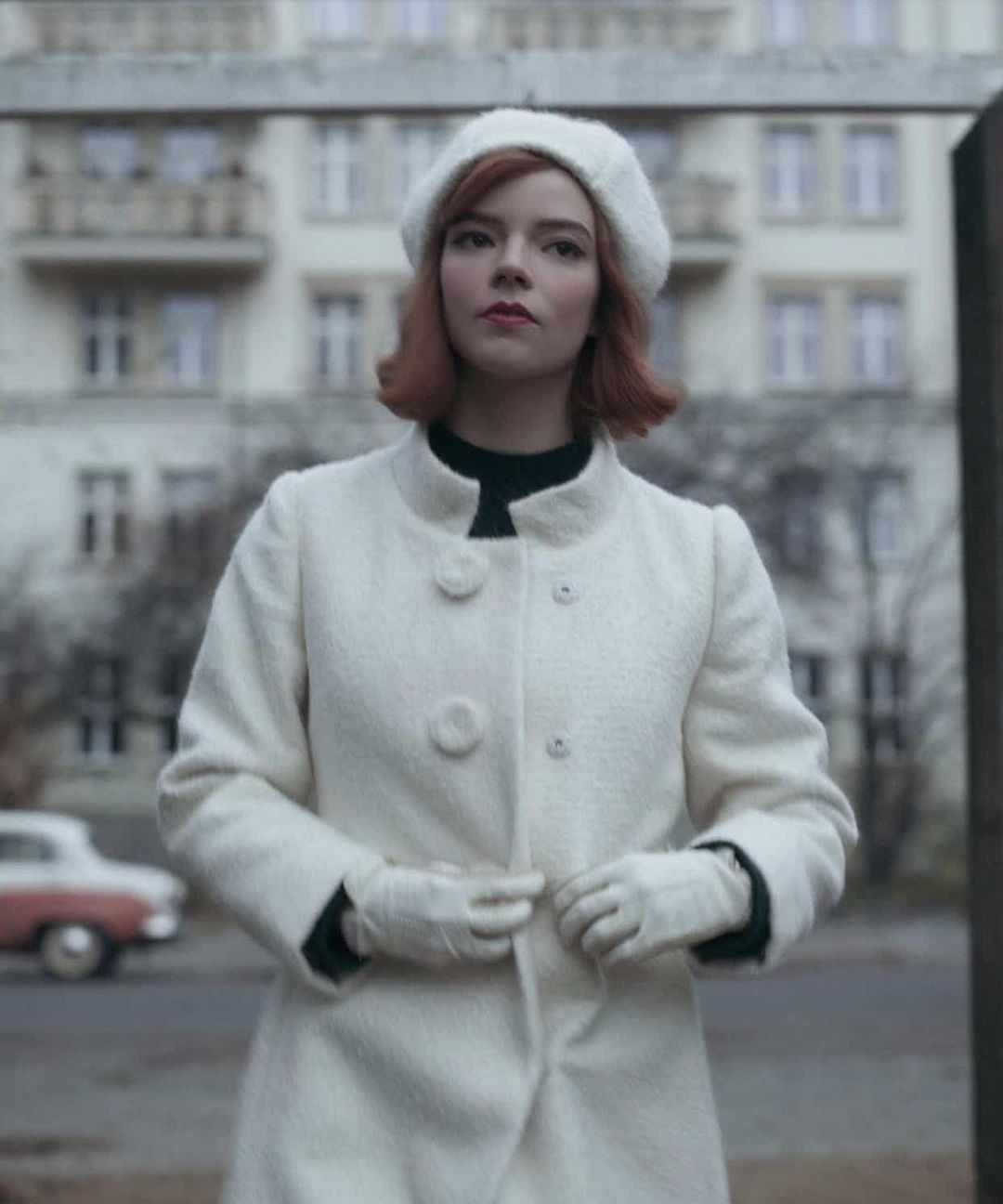 Elizabeth Harmon: Η πρωταγωνίστρια της σειράς The Queen’s Gambit φοράει ...