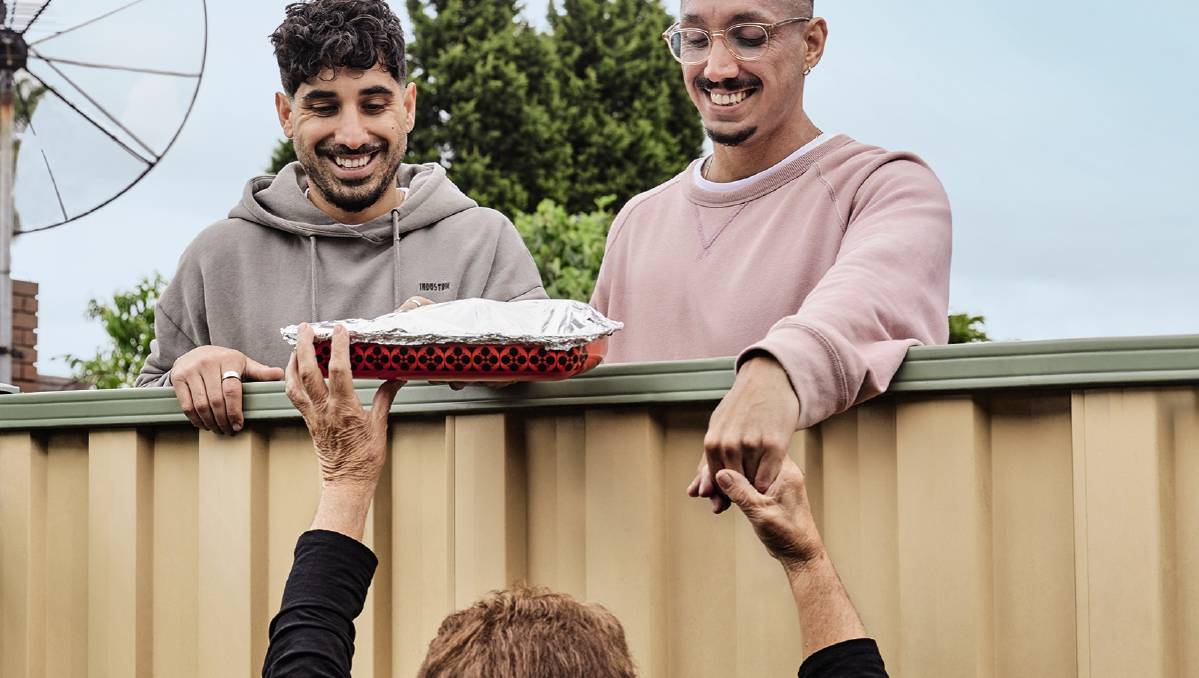 Η γιαγιά της διπλανής πόρτας: Ένα βιβλίο μαγειρικής-Μια τρυφερή ιστορία ...