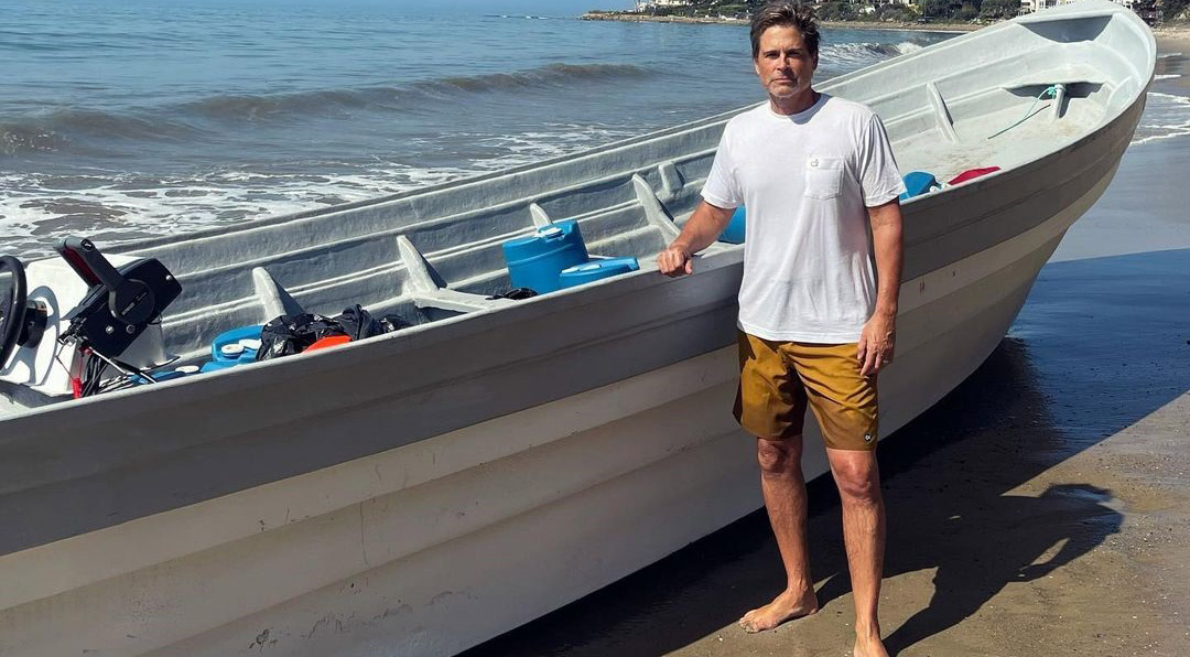 Ο Rob Lowe πετάει το μπλουζάκι στα 60 και εντυπωσιάζει