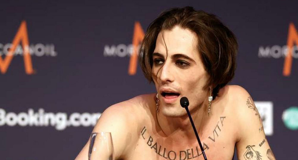 Maneskin: O Damiano David βγήκε από τα ρούχα του στη σκηνή - InStyle