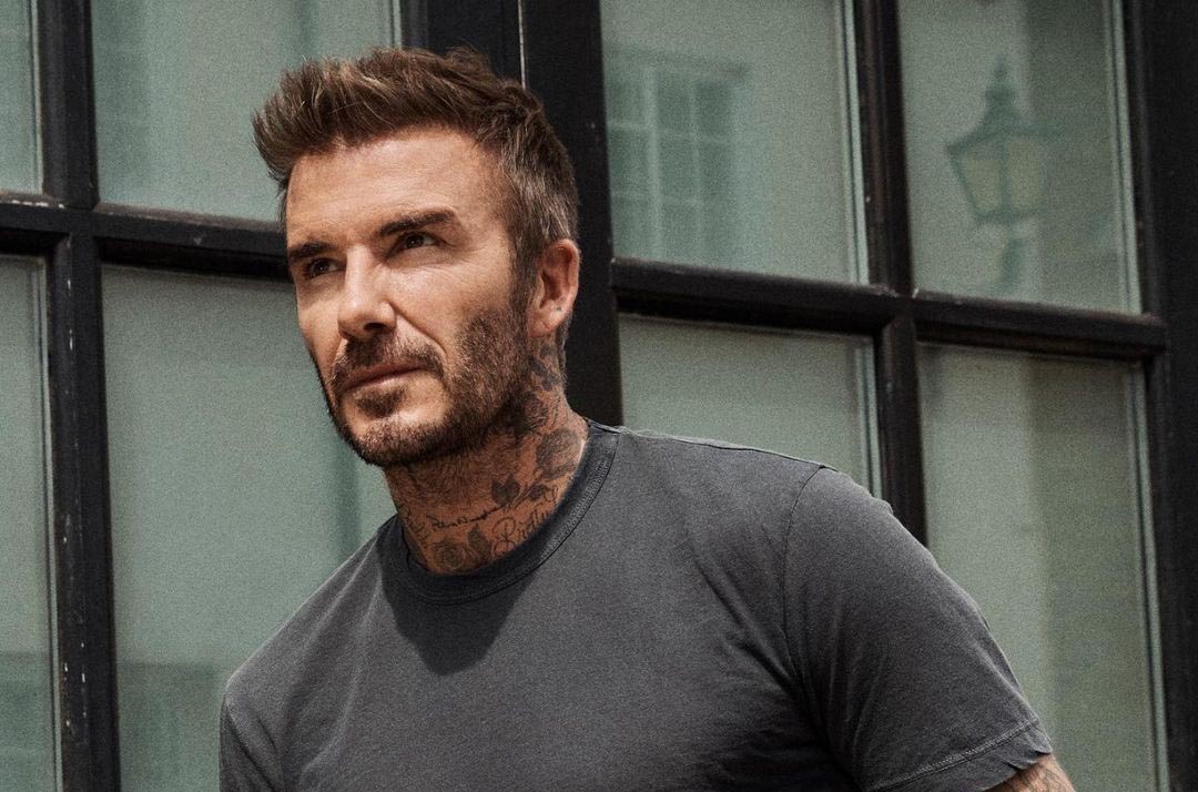 David Beckham: Σε μεγάλα κέφια "πειράζει" τη Victoria ενώ εκείνη ...