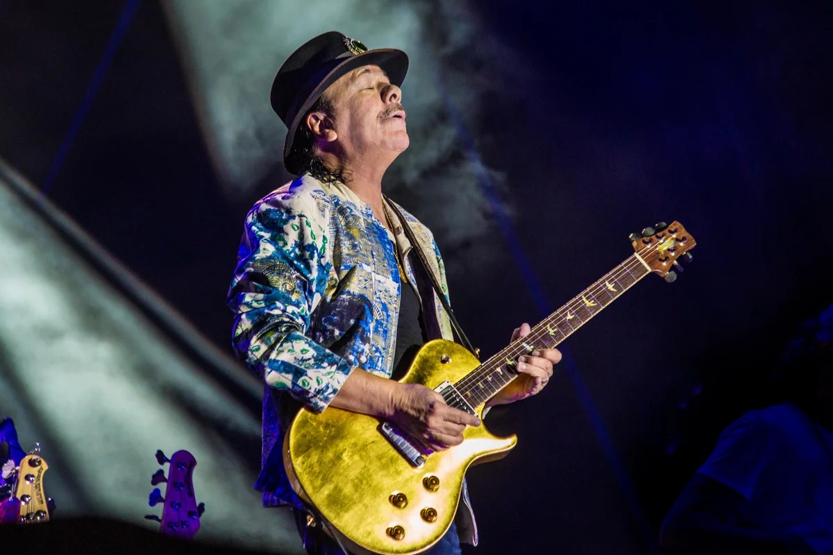 Carlos Santana: Κατέρρευσε on stage - InStyle
