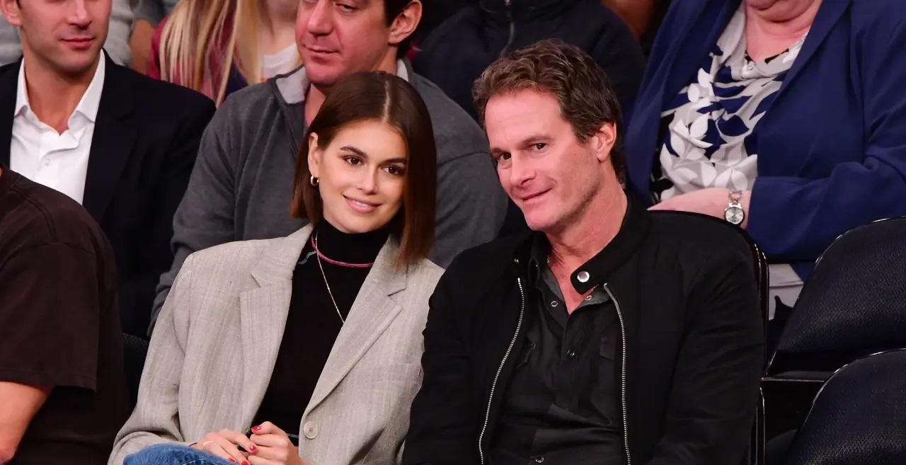 Kaia Gerber: Η κόρη της Cindy Crawford κουρεύει τον μπαμπά της - InStyle