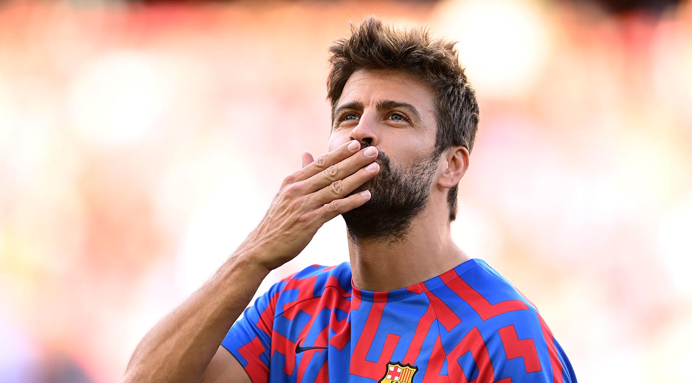 Gerard Piqué: Ερωτευμένος στο Παρίσι μοιράζει φιλιά - InStyle