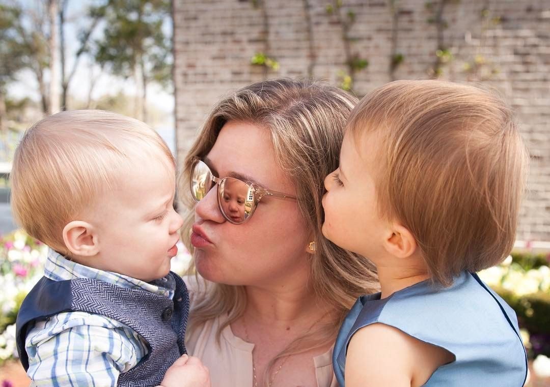 Kelly Clarkson: Αυτή είναι η συμβουλή που δίνει στα παιδιά της - InStyle