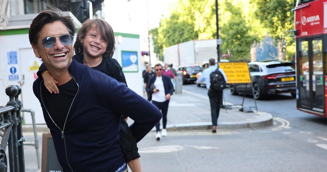 Χαζομπαμπάς ο John Stamos - Αποκαλύπτει τη νέα αγαπημένη λέξη του γιου ...