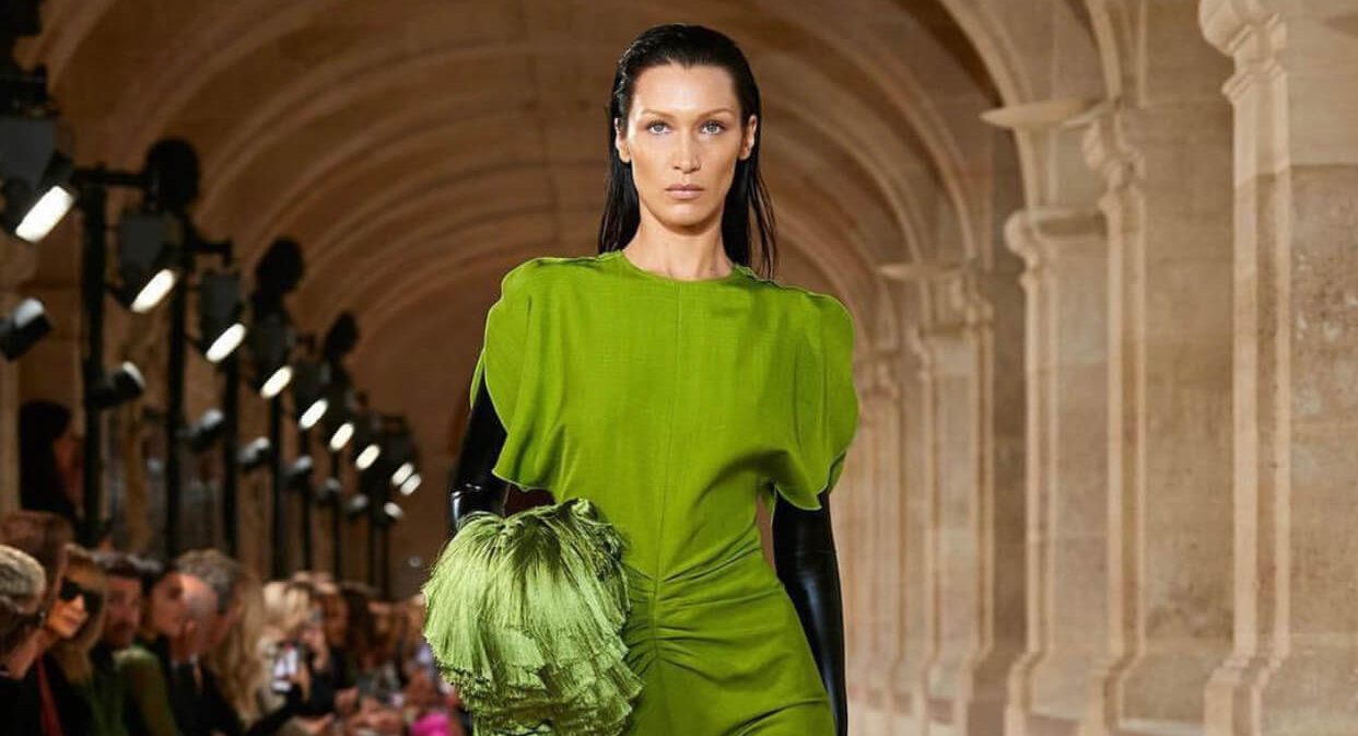 Victoria Beckham: Τα φορέματα που θέλουμε να προσθέσουμε οπωσδήποτε στη ...