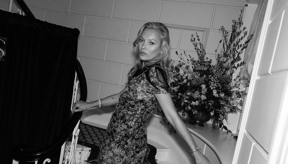 Kate Moss: Η "βασίλισσα του πάρτι" επέστρεψε - Το αποκαλυπτικό φόρεμα ...