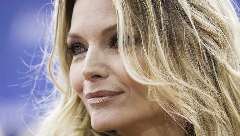 Michelle Pfeiffer: Υιοθέτησε ένα κουταβάκι και πλέει σε πελάγη ευτυχίας ...