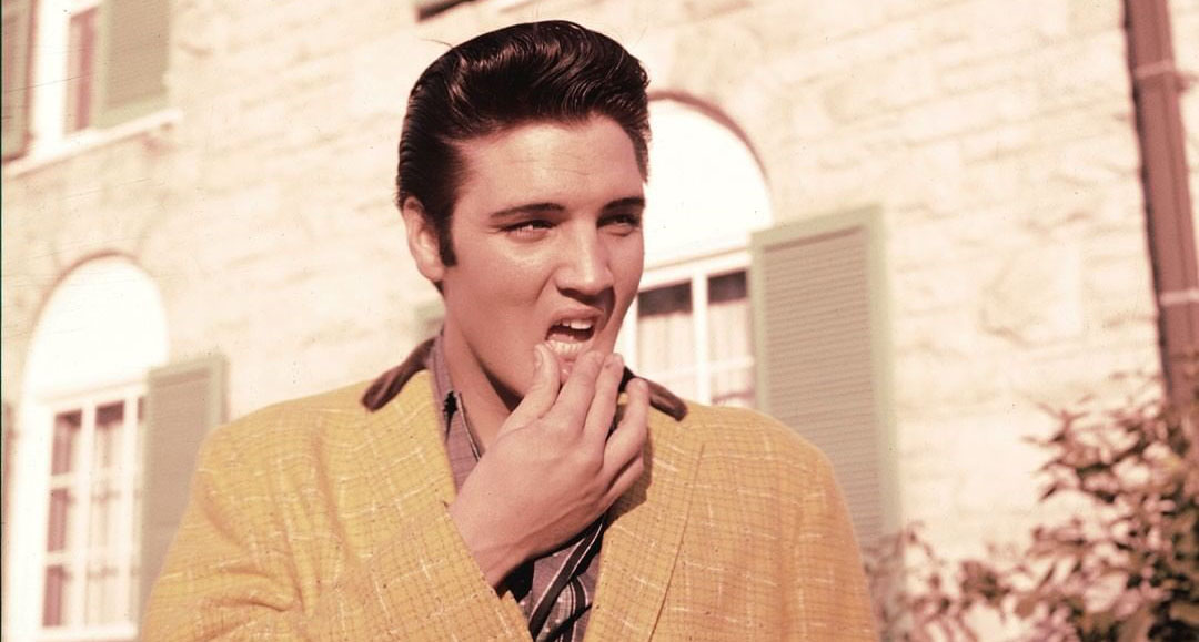 Elvis Presley: Στο "σφυρί" το θρυλικό ιδιωτικό τζετ με τα κόκκινα ...