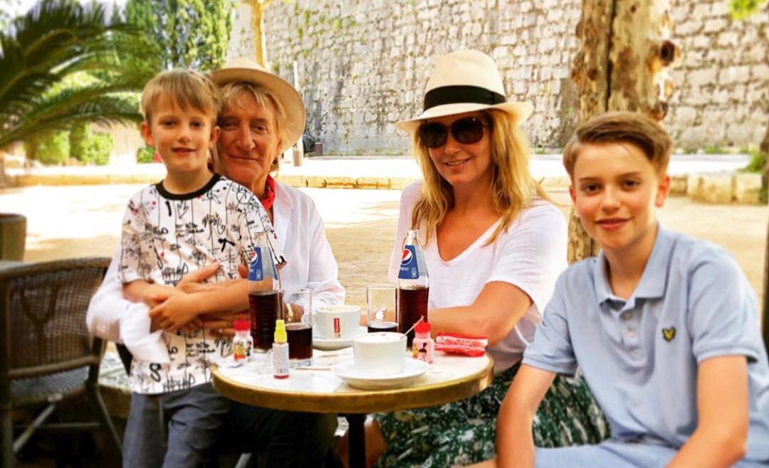 Rod Stewart: Αγωνία για τον 11χρονο γιο του - "Νομίζαμε ότι έπαθε ...