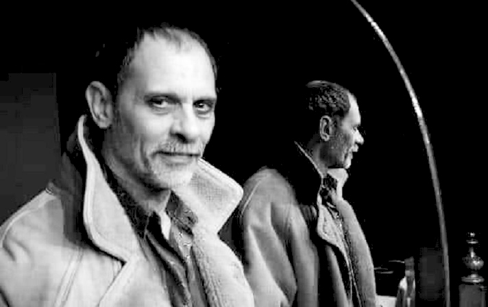 Τζώνυ Θεοδωρίδης: Συγκλονίζει η εξομολόγησή του - "Ήμουν άστεγος για ...