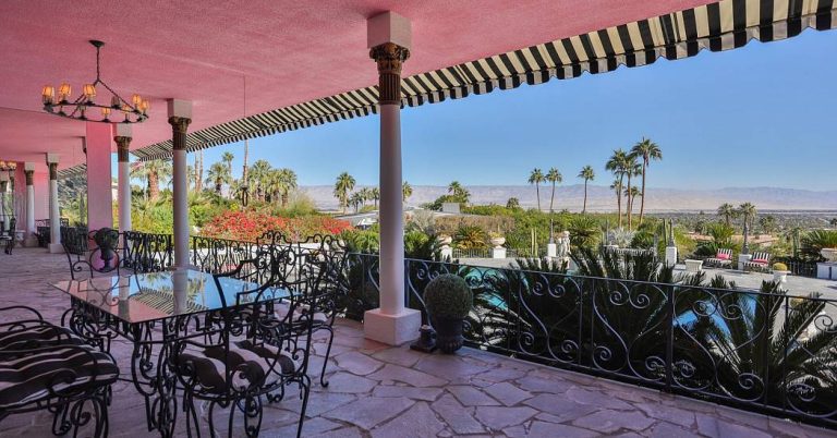 Zsa Zsa Gabor: Πωλείται η ροζ έπαυλη που ανήκε στη θρυλική σταρ - InStyle