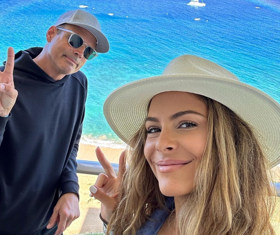 Maria Menounos: Διαβάζει βιβλίο για γονείς με τον σύζυγό της - ΦΩΤΟ ...
