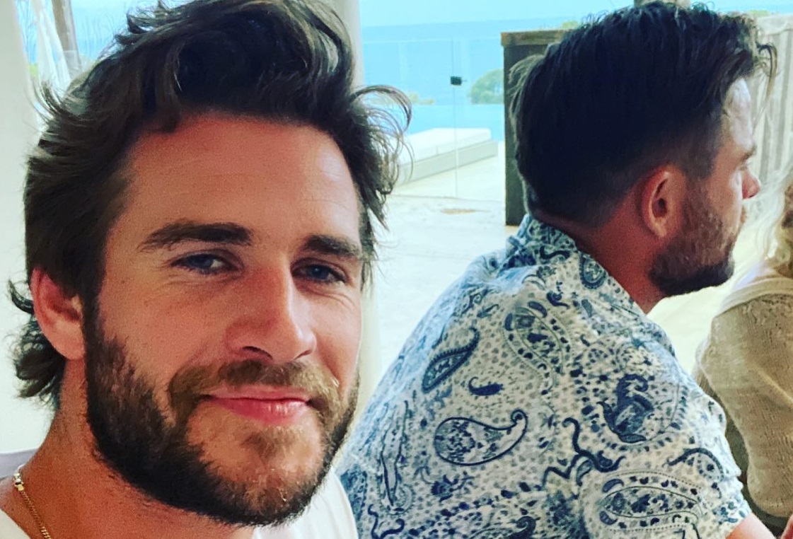 Chris και Liam Hemsworth: Ξέφρενο πάρτι στη Μύκονο με τον Matt Damon - InStyle