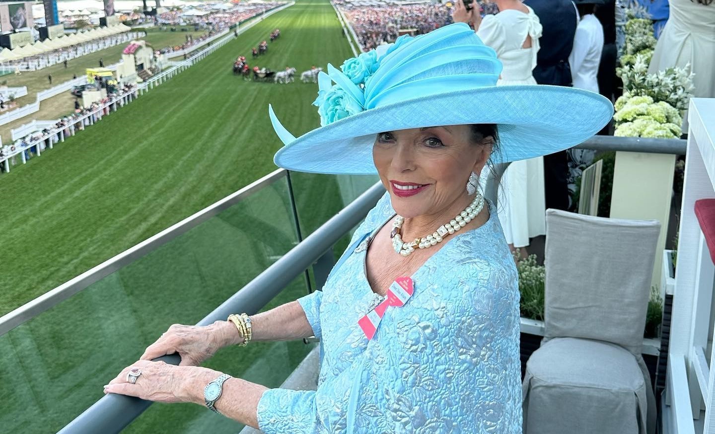 Joan Collins: Αποκαλύπτει τη... στιλιστική αδυναμία της με throwback φωτό