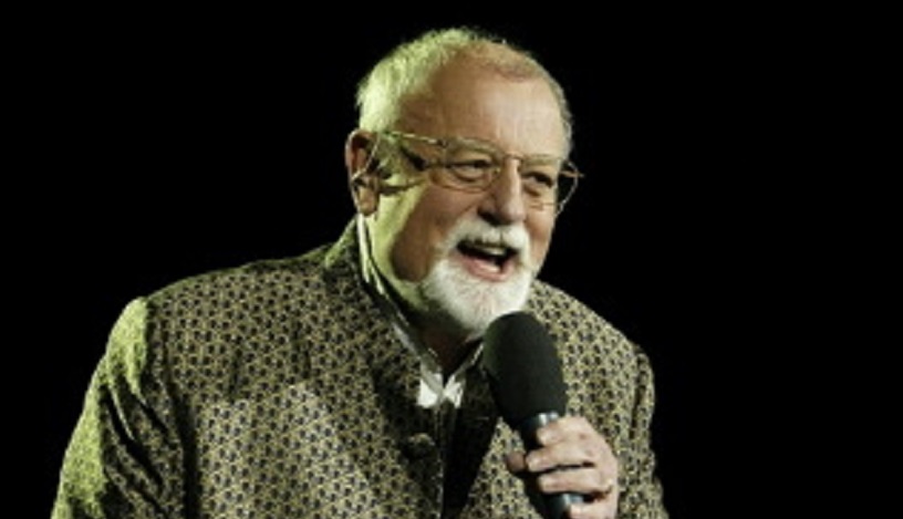 Roger Whittaker: Πέθανε ο διάσημος τραγουδιστής της folk στα 87 του ...