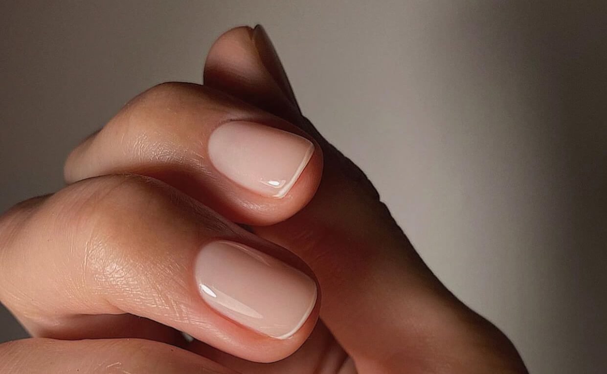 Eggshell Nails: Τι κάνει τα νύχια μας «διάφανα» και πώς θα ...