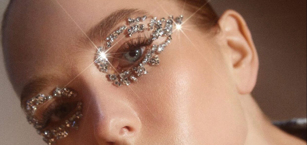 Bling Bling: 7 υπέρλαμπρα μακιγιάζ βάζουν strass και glitter στα μάτια ...