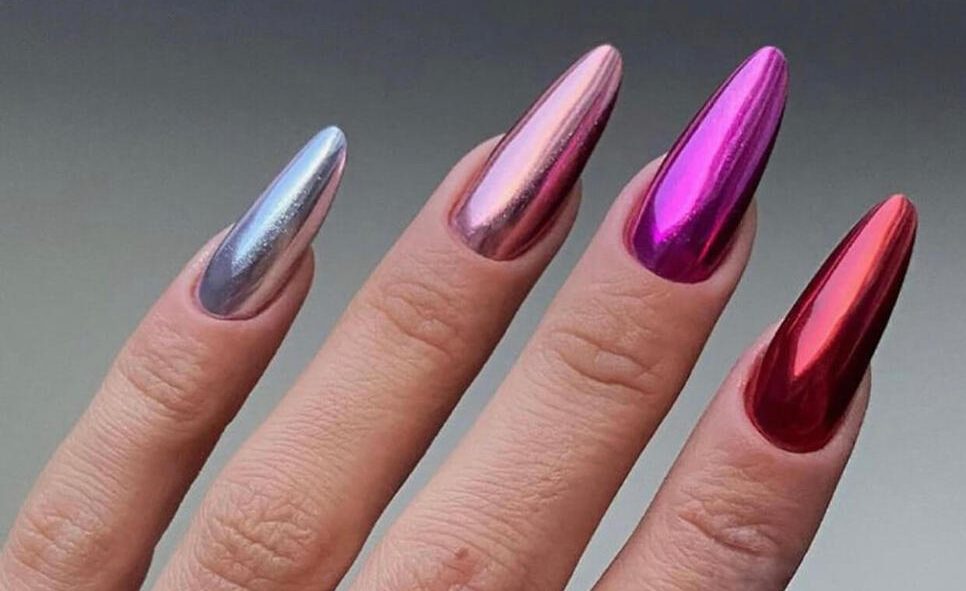 Metallic Glow: 10 λαμπερά μανικιούρ για να υιοθετήσετε τη μεταλλική ...