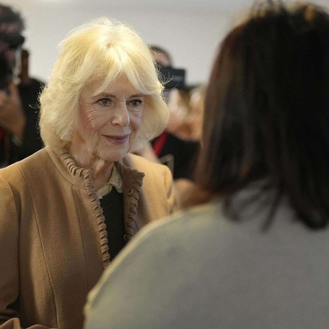 Η βασίλισσα Camilla έγινε Barbie:Το επικό σχόλιο μόλις είδε την κούκλα της