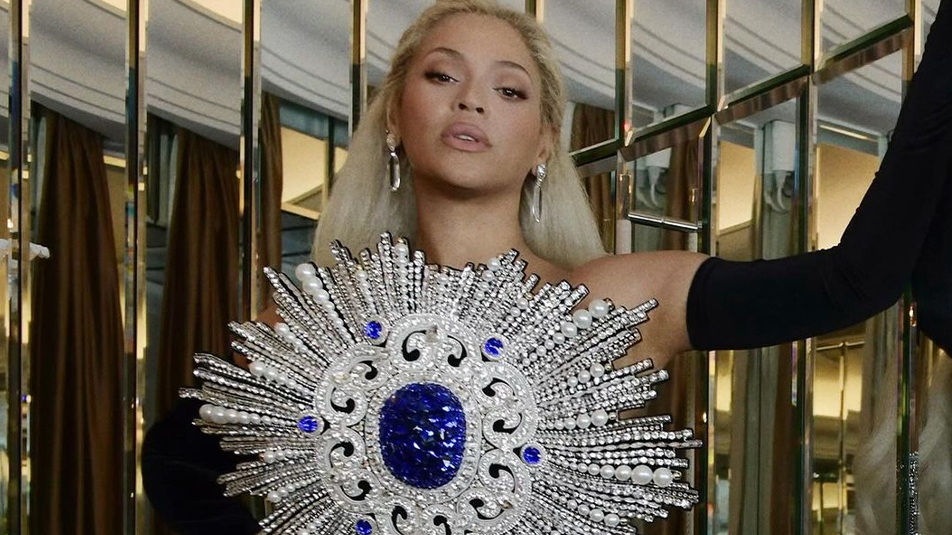 Beyoncé: Ποζάρει γυμνή για το εξώφυλλο του νέου της άλμπουμ και απαντά στις αρνητικές κριτικές ...