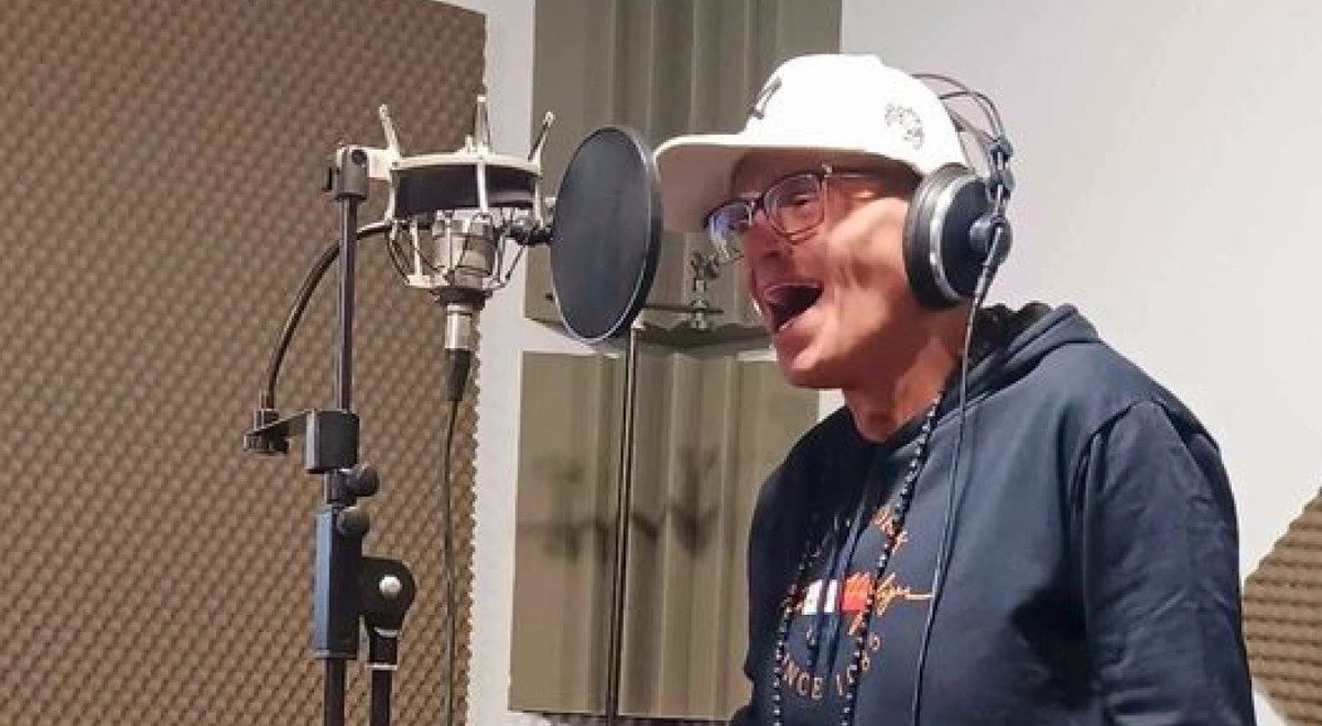 Ο Γιώργος Δασκαλάκης στο στούντιο για το νέο του τραγούδι