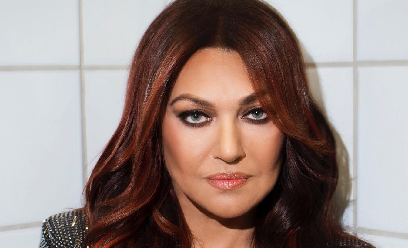 Kαίτη Γαρμπή: Άλλαξε look και ποζάρει χωρίς ίχνος μακιγιάζ - InStyle