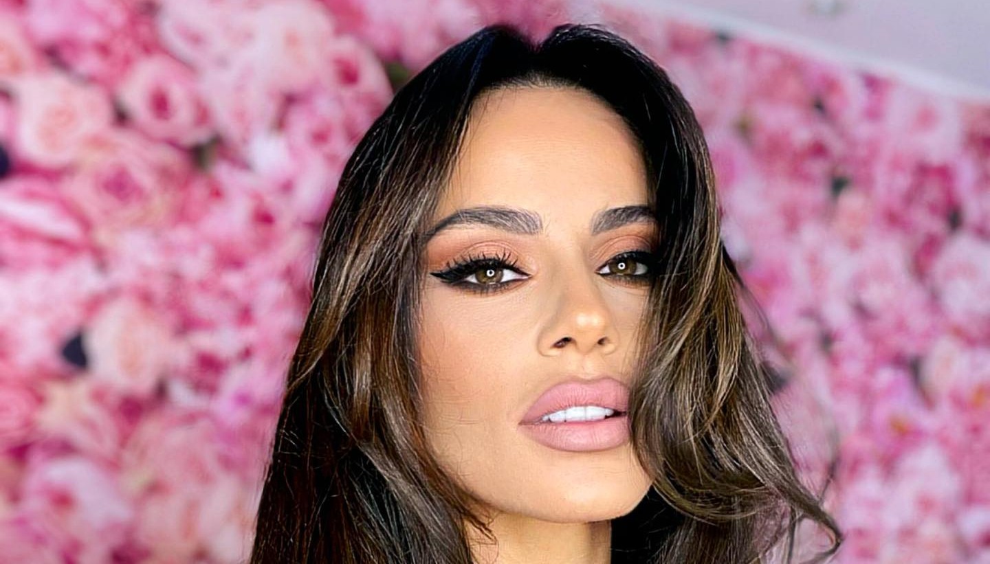 Η Μαρία Αντωνά ποζάρει στο κρεβάτι της - «Έτσι κοιμόμαστε πια...»