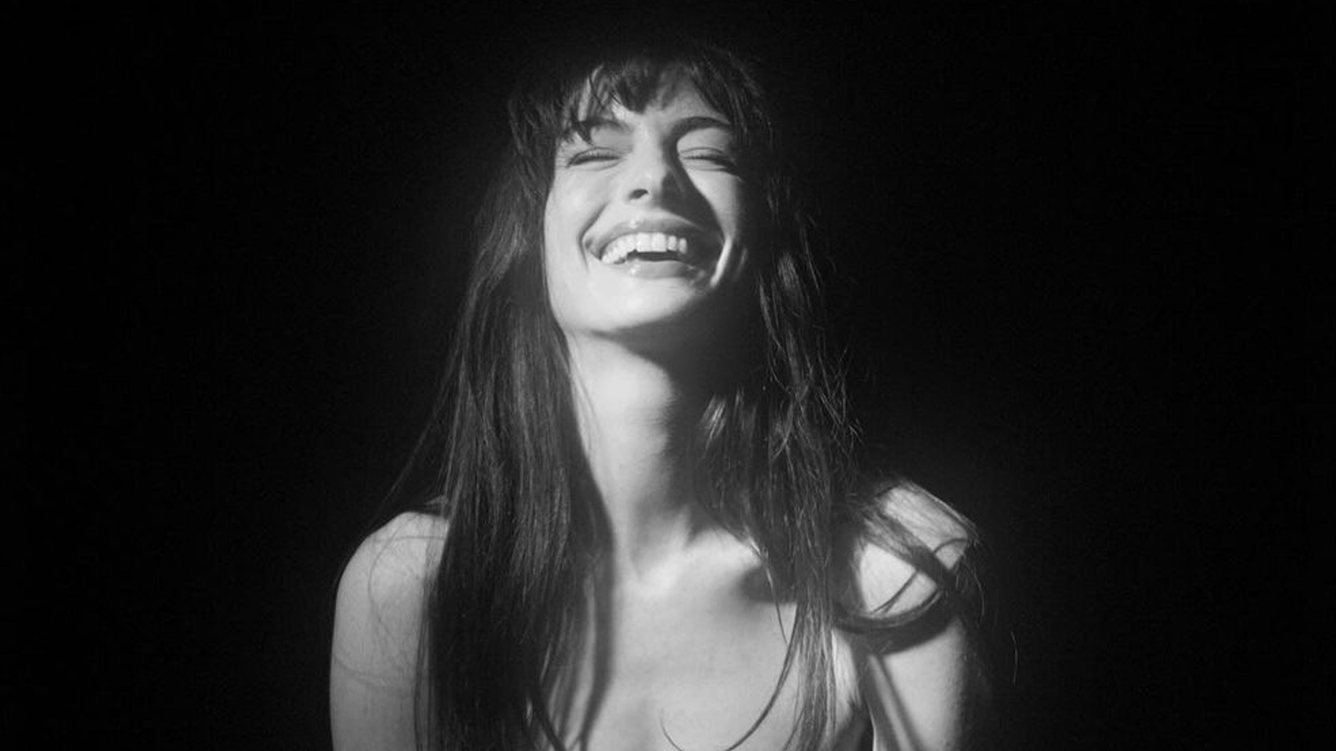 Anne Hathaway: "Είμαι νηφάλια εδώ και πέντε χρόνια" - InStyle