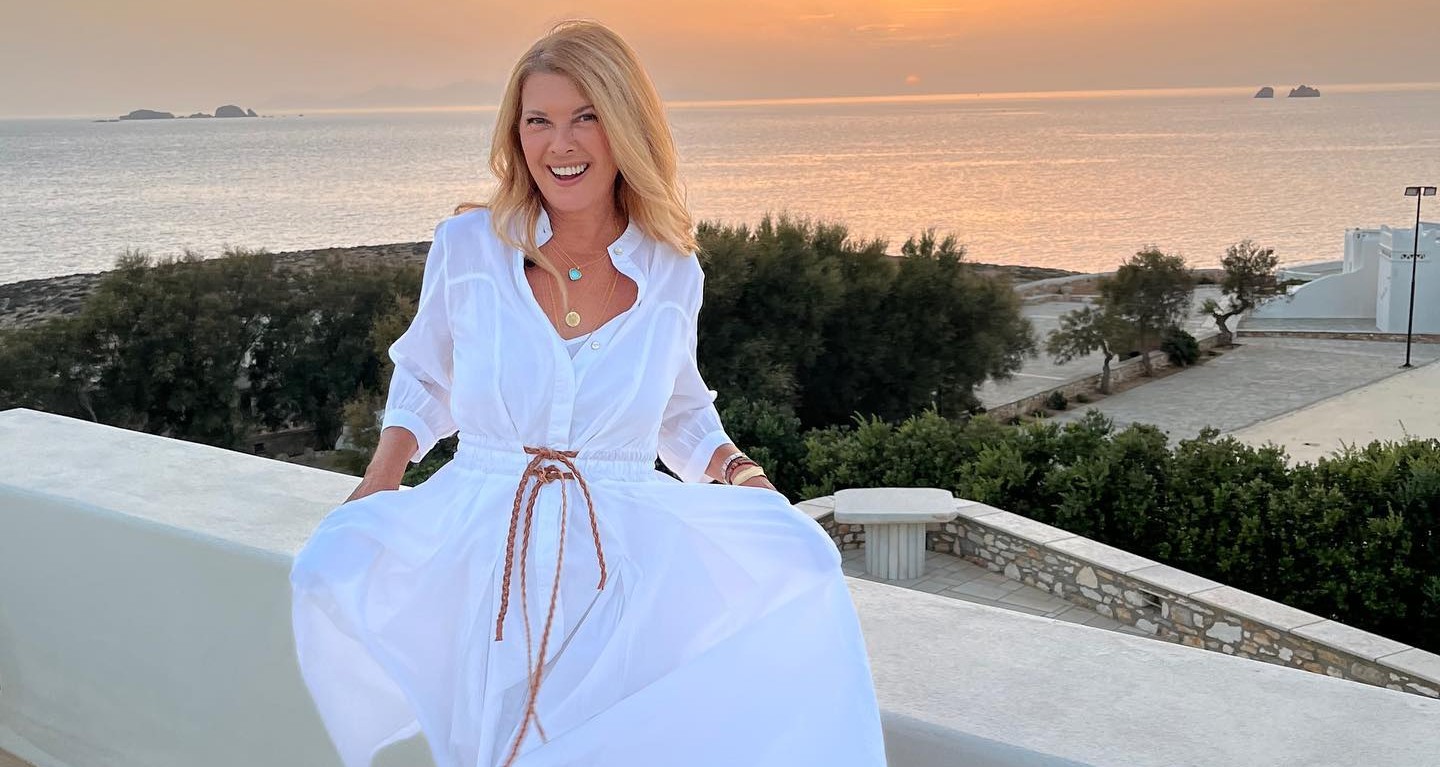 Εντυπωσιακή η Σοφία Αλιμπέρτη με μαγιό - Η βουτιά στη θάλασσα