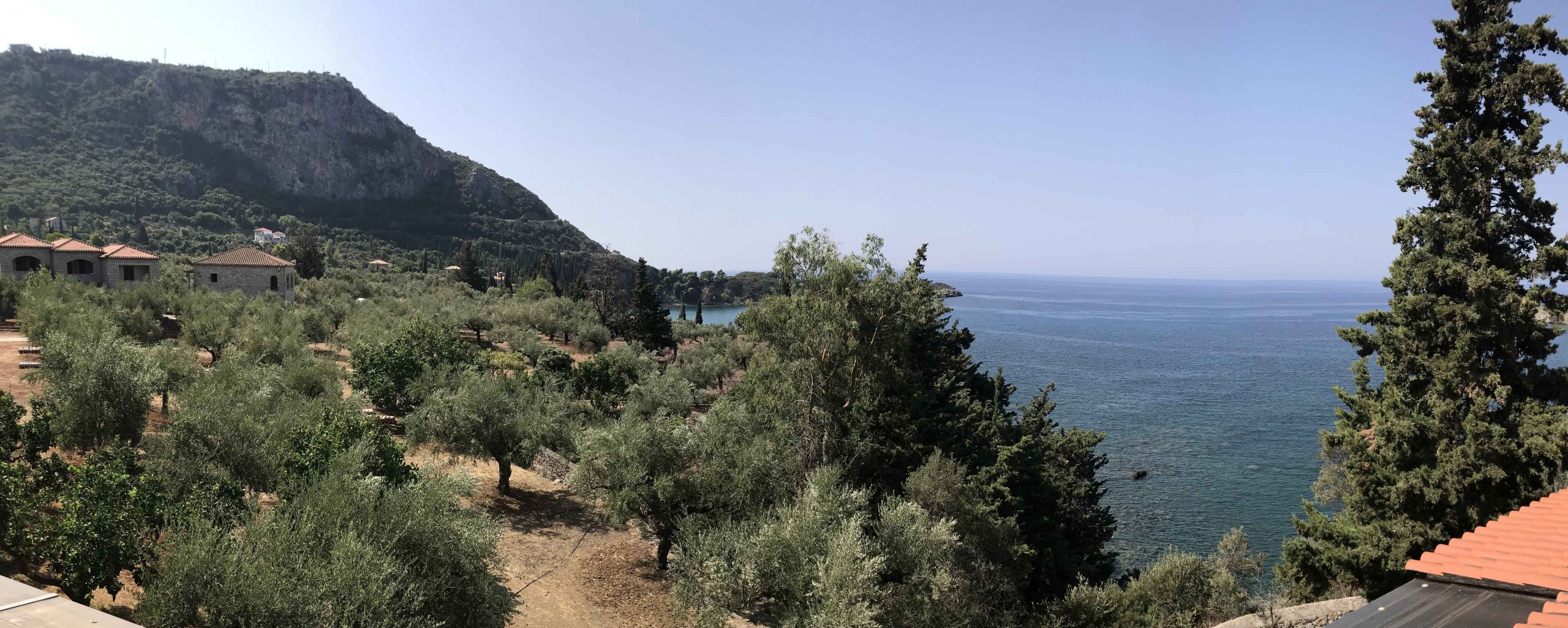 Καρδαμύλη: Η ερωτεύσιμη κουκλίστικη πολιτεία του Πάτρικ Λι Φέρμορ - InStyle