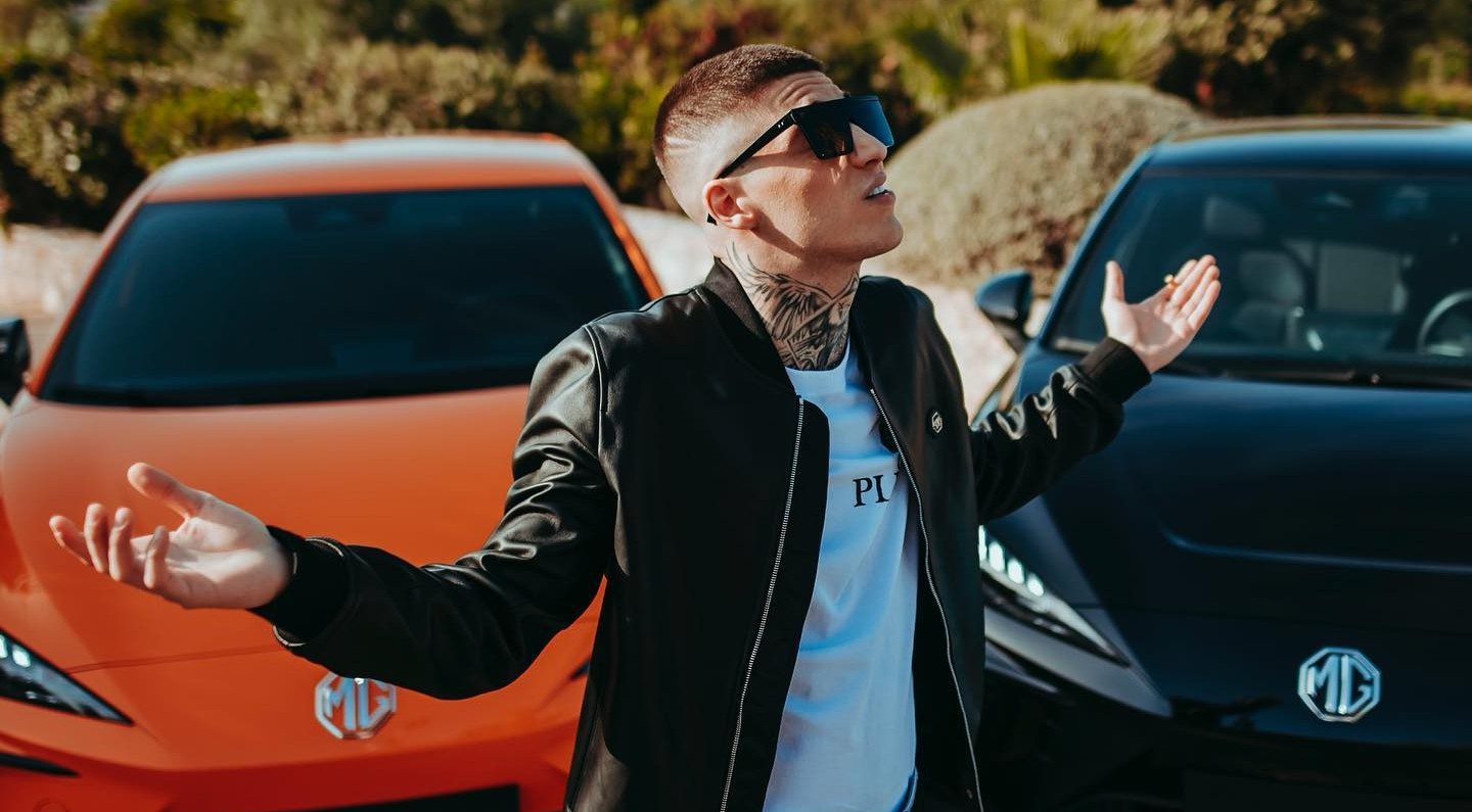 Συνελήφθη ο τράπερ Trannos για οπλοκατοχή