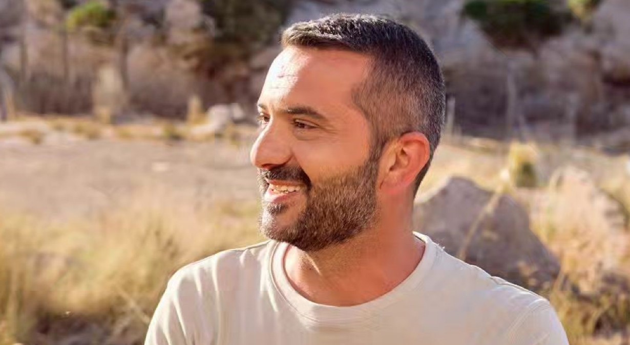 Λεωνίδας Κουτσόπουλος: Νυχτοπερπατήματα με τον γιο του στη Σχοινούσα