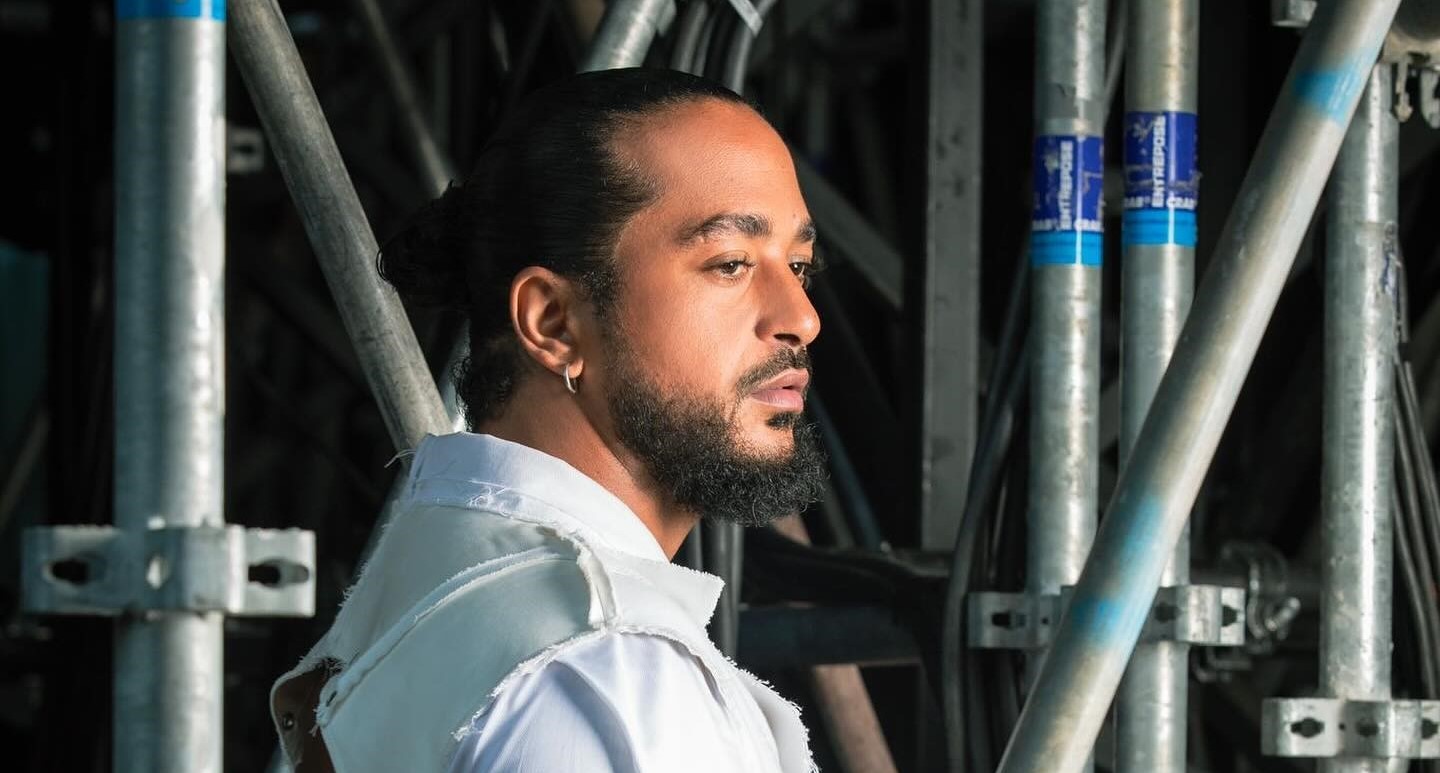 Slimane: Γιορτάζει τα 35α γενέθλιά του με νέο look - InStyle