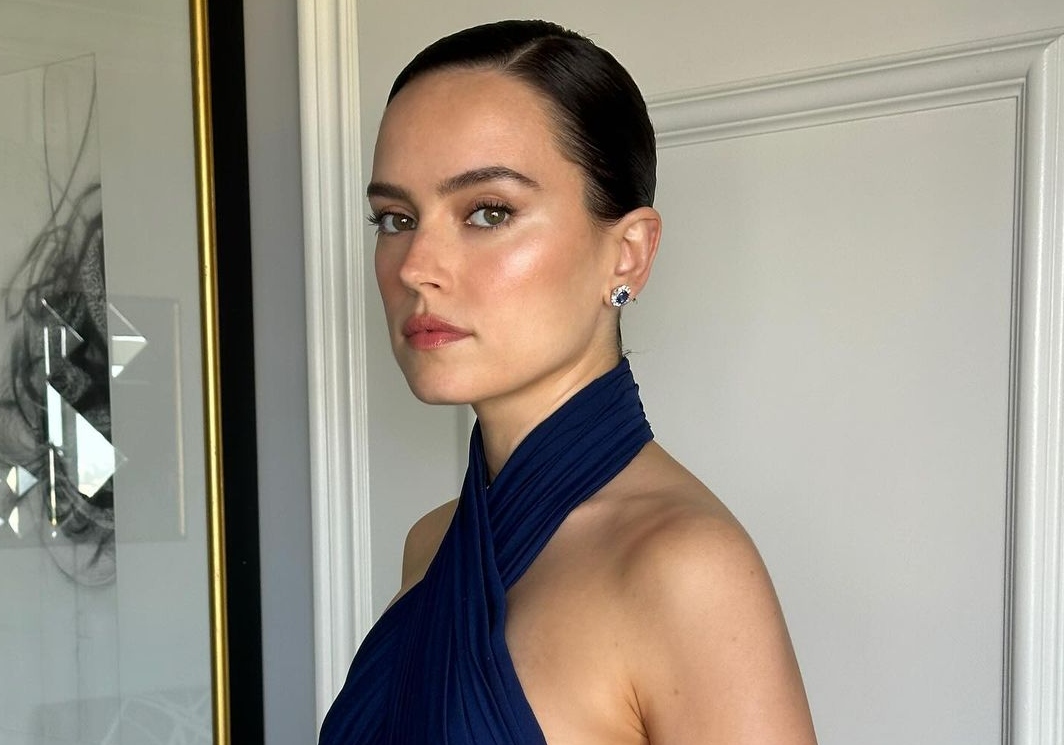 Daisy Ridley: Για τη μάχη που δίνει με τη νόσο του Graves μίλησε η ...