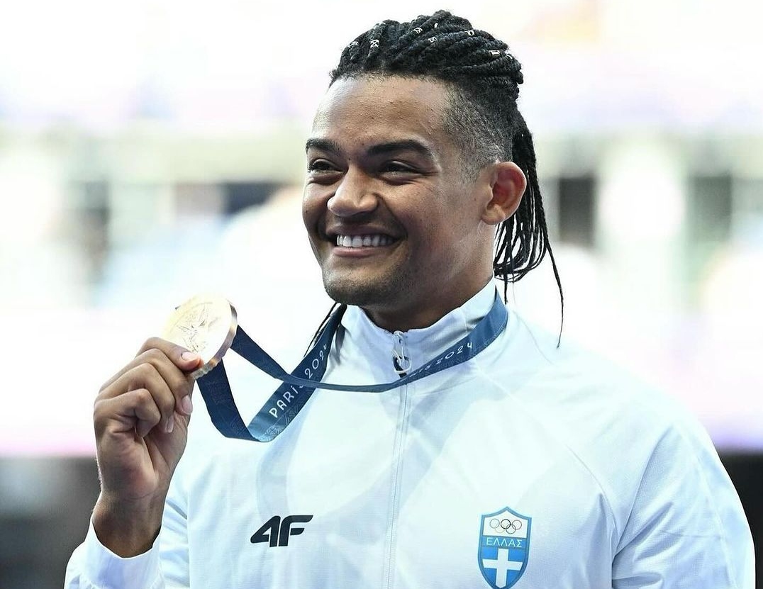 Εμμανουήλ Καραλής: Κοιμήθηκε αγκαλιά με το μετάλλιό του - "Καλημέρα ...