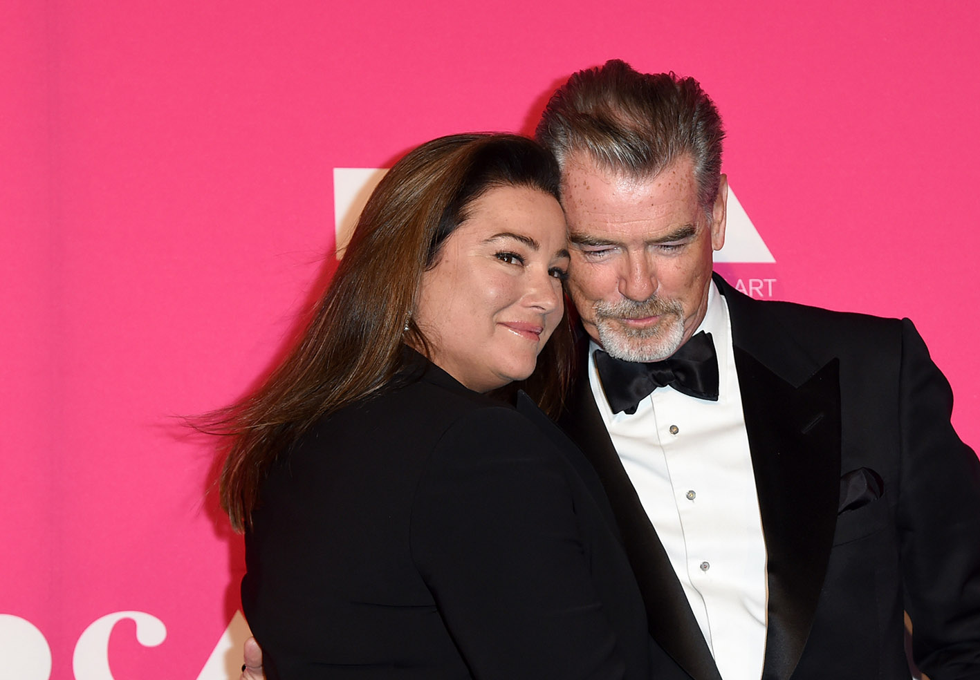 Pierce Brosnan: Η ερωτική εξομολόγηση στη σύζυγό του για την 23η ...