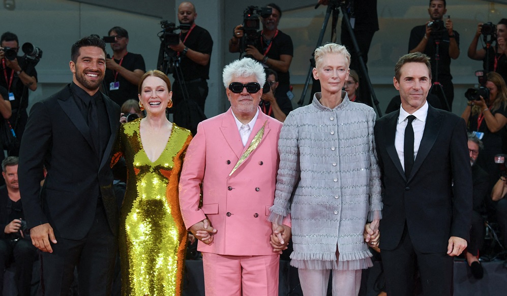 Αποθέωση για τον Pedro Almodóvar στο Φεστιβάλ Βενετίας - Το θερμό ...