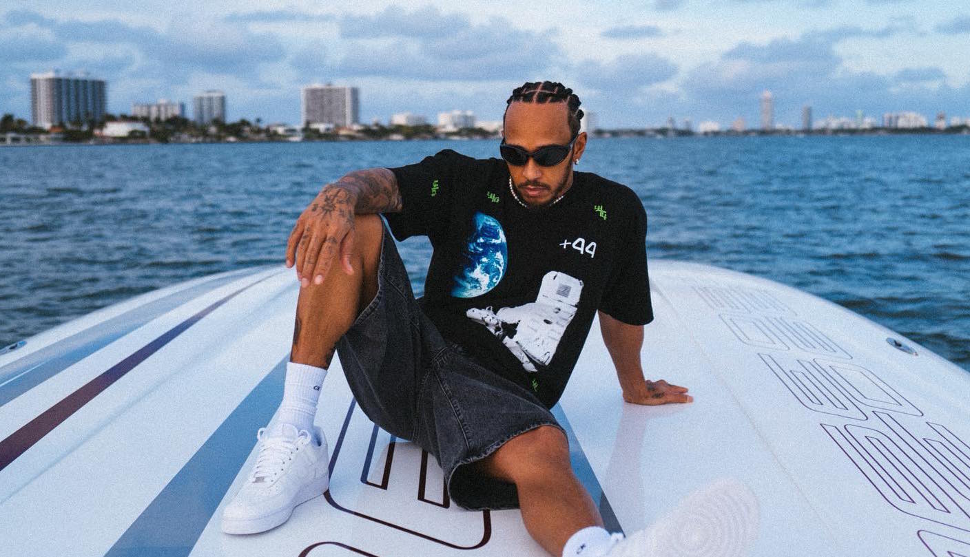 Ο Lewis Hamilton σε παθιασμένη στιγμή με Ρωσίδα μοντέλο