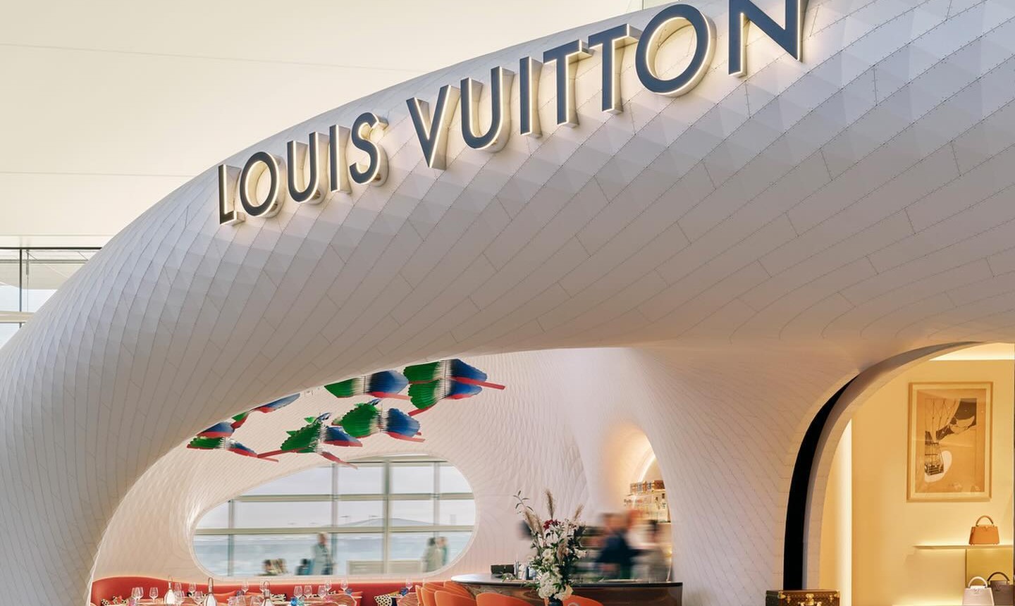 Louis Vuitton: Το πιο κομψό café άνοιξε στο αεροδρόμιο Heathrow
