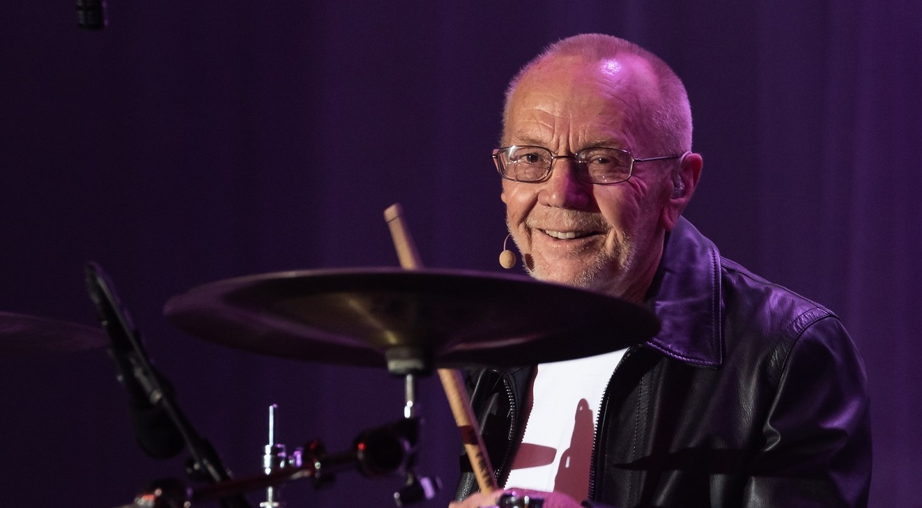 Colin "Smiley" Petersen: Πέθανε ο αρχικός ντράμερ των Bee Gees στα 78 ...