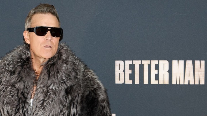 Robbie Williams: Ανυπομονεί να δείξει το νέο του look στις Χρυσές Σφαίρες