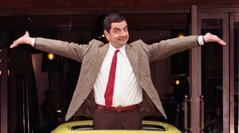 Επιστρέφει ο Mr. Bean; Τα πλάνα με τον Rowan Atkinson στο Piccadilly ...
