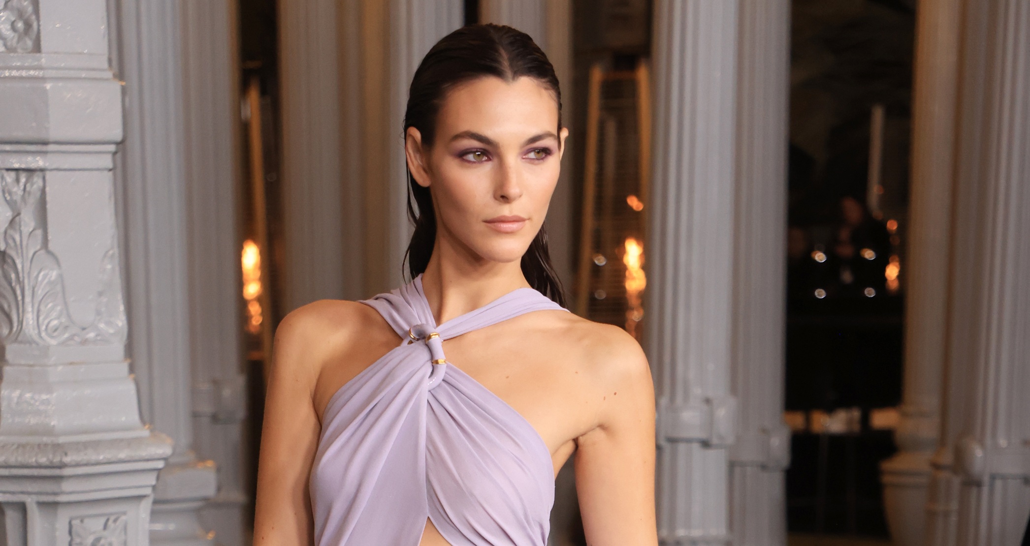 Στα βήματα της Carla Bruni η Vittoria Ceretti