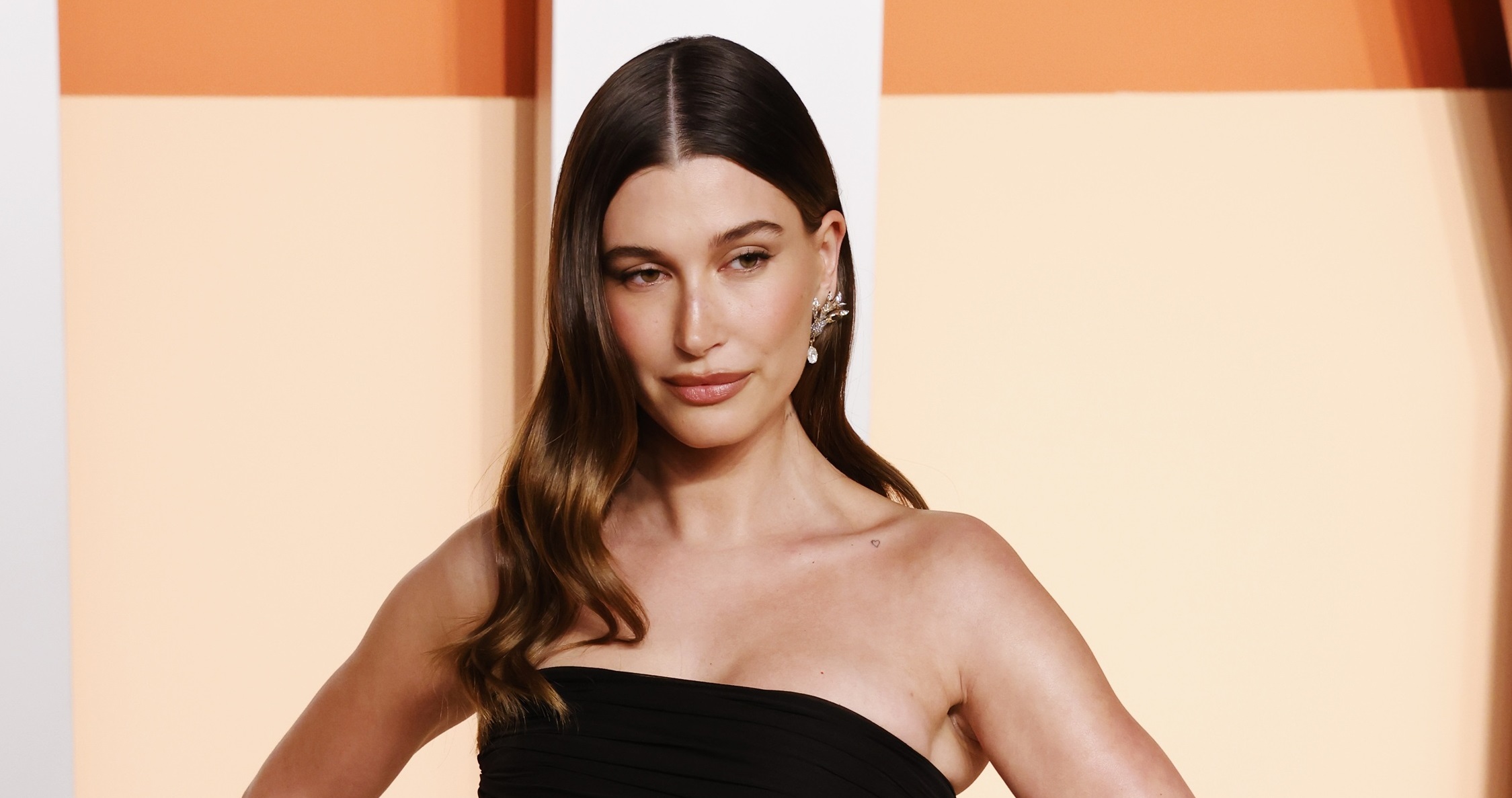 Hailey Bieber: Η μάχη της με το σώμα της μετά την εγκυμοσύνη