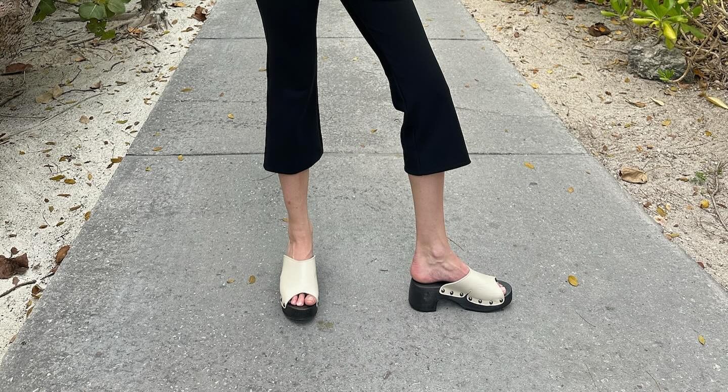 Clogs: Τα παπούτσια των '90s είναι η must τάση για το καλοκαίρι