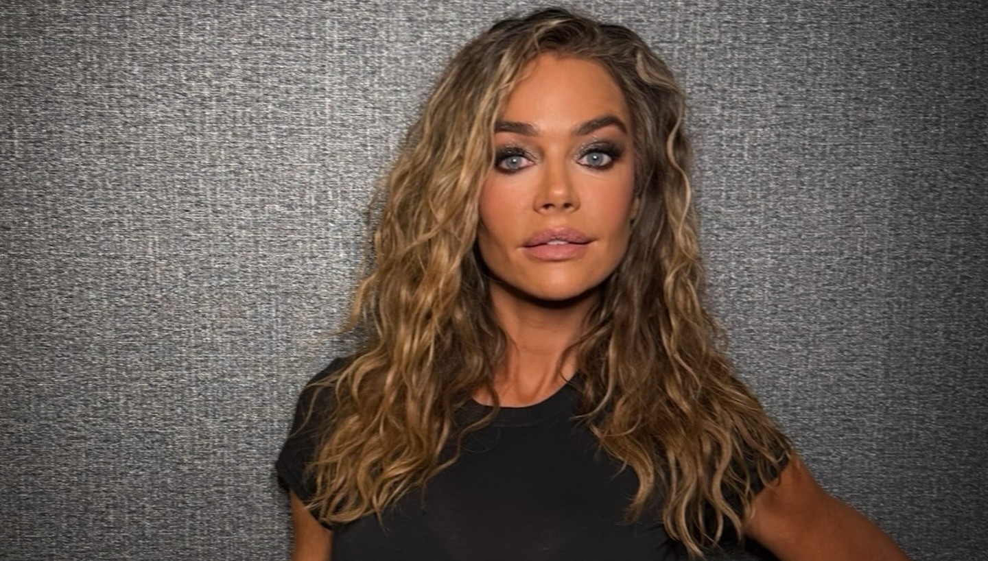 Denise Richards για το 2025: «Ένα από τα πιο οδυνηρά χρόνια της ζωής μου»